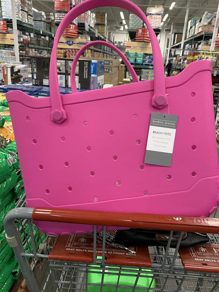 Grab these Cute Berkley Jensen Rubber Beach Bags | MyBJsWholesale